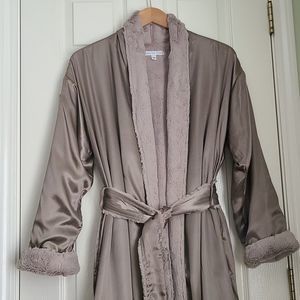 Giraffe at Home | Intimates & Sleepwear | Giraffeat Home Faux Fur Satin ...